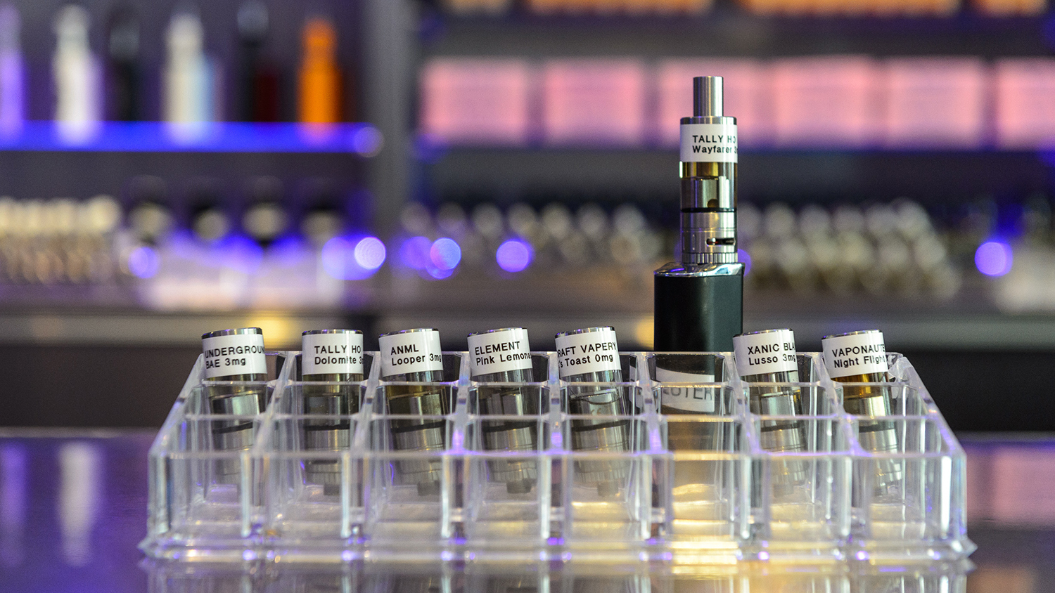 Photos of the brand new NYC Vaping hotspot VapeYa