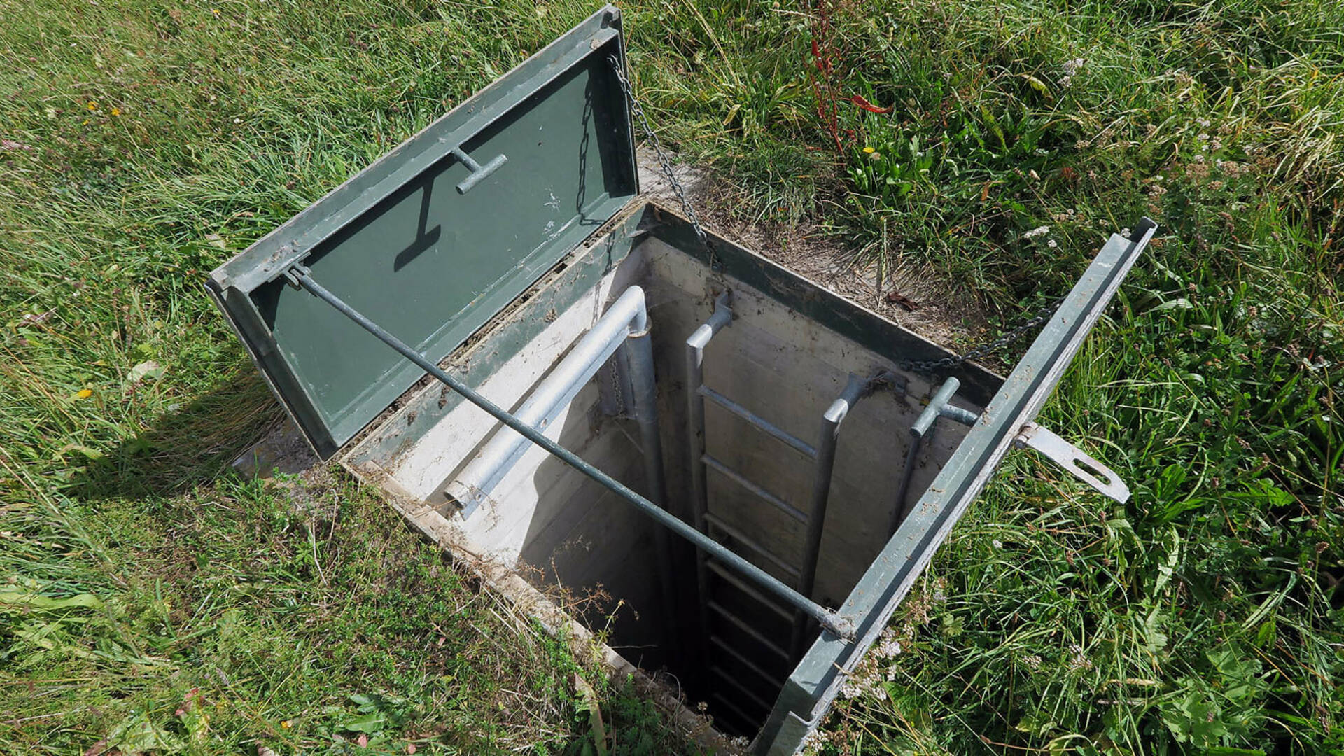 16 haunting pictures of Switzerland's secret bunkers