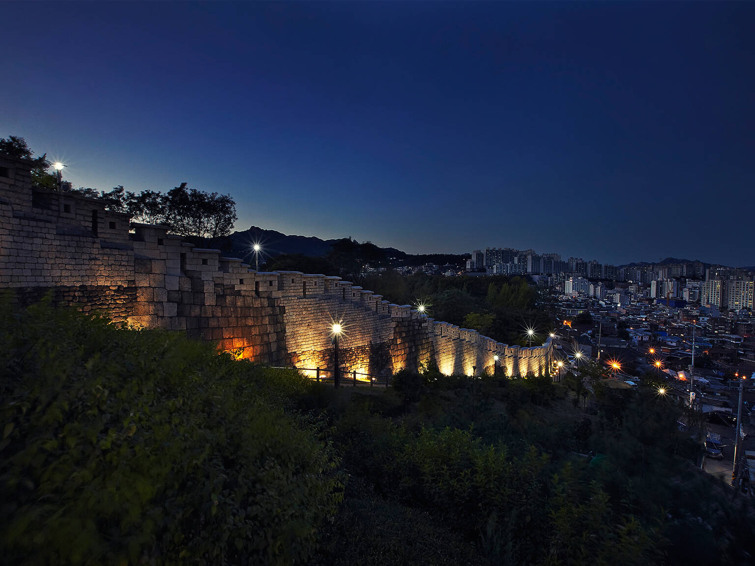 A night walk along seoul Fortress Wall | Time Out Seoul