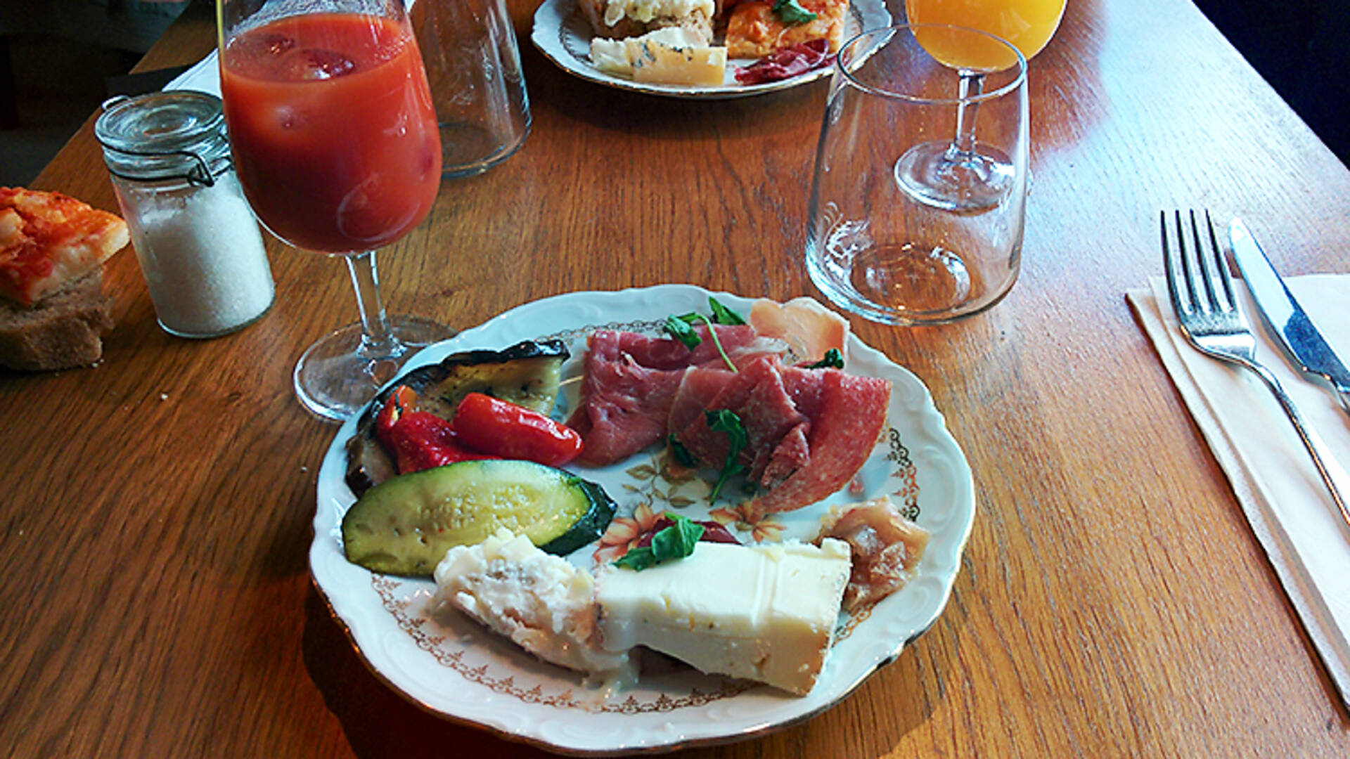 Viola | Restaurants à Epinettes, Paris