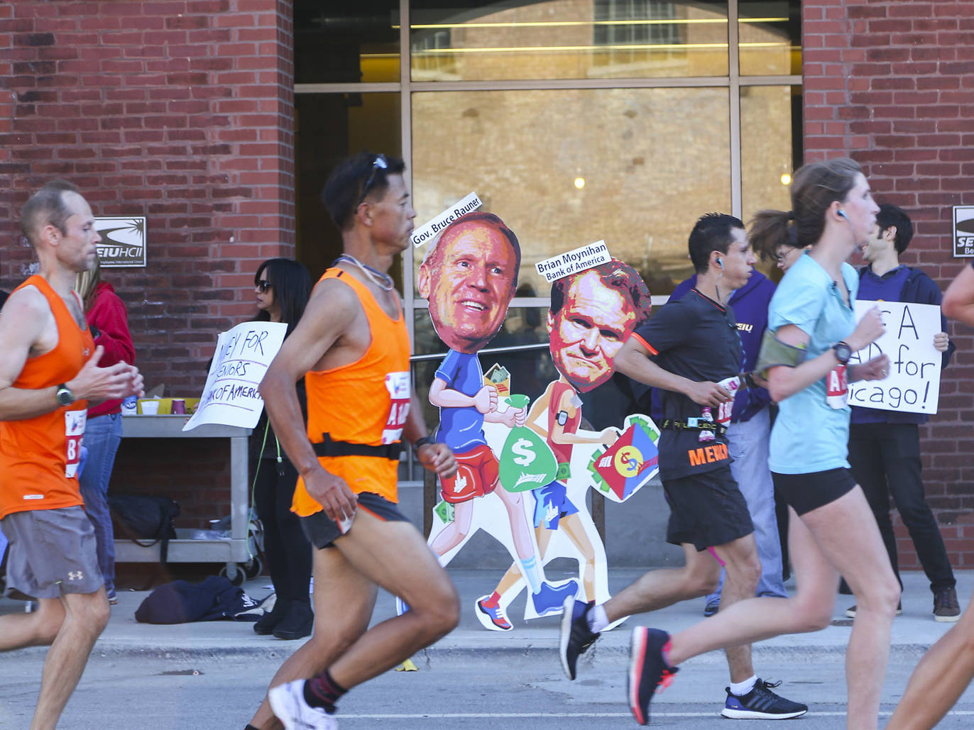 Photos of the best signs at the Chicago Marathon 2015