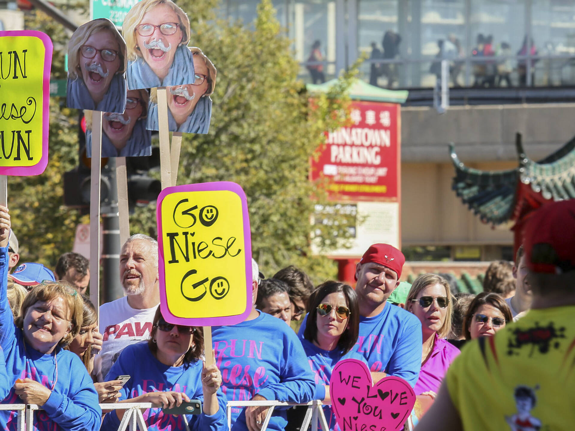 Photos of the best signs at the Chicago Marathon 2015