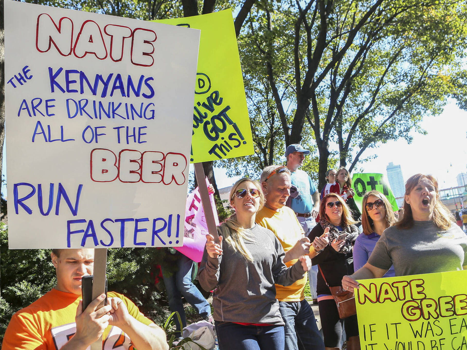 Photos of the best signs at the Chicago Marathon 2015