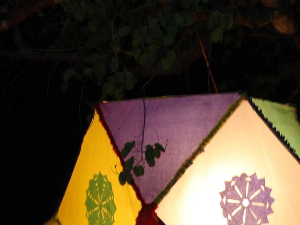 Make a Vesak lantern in six easy steps