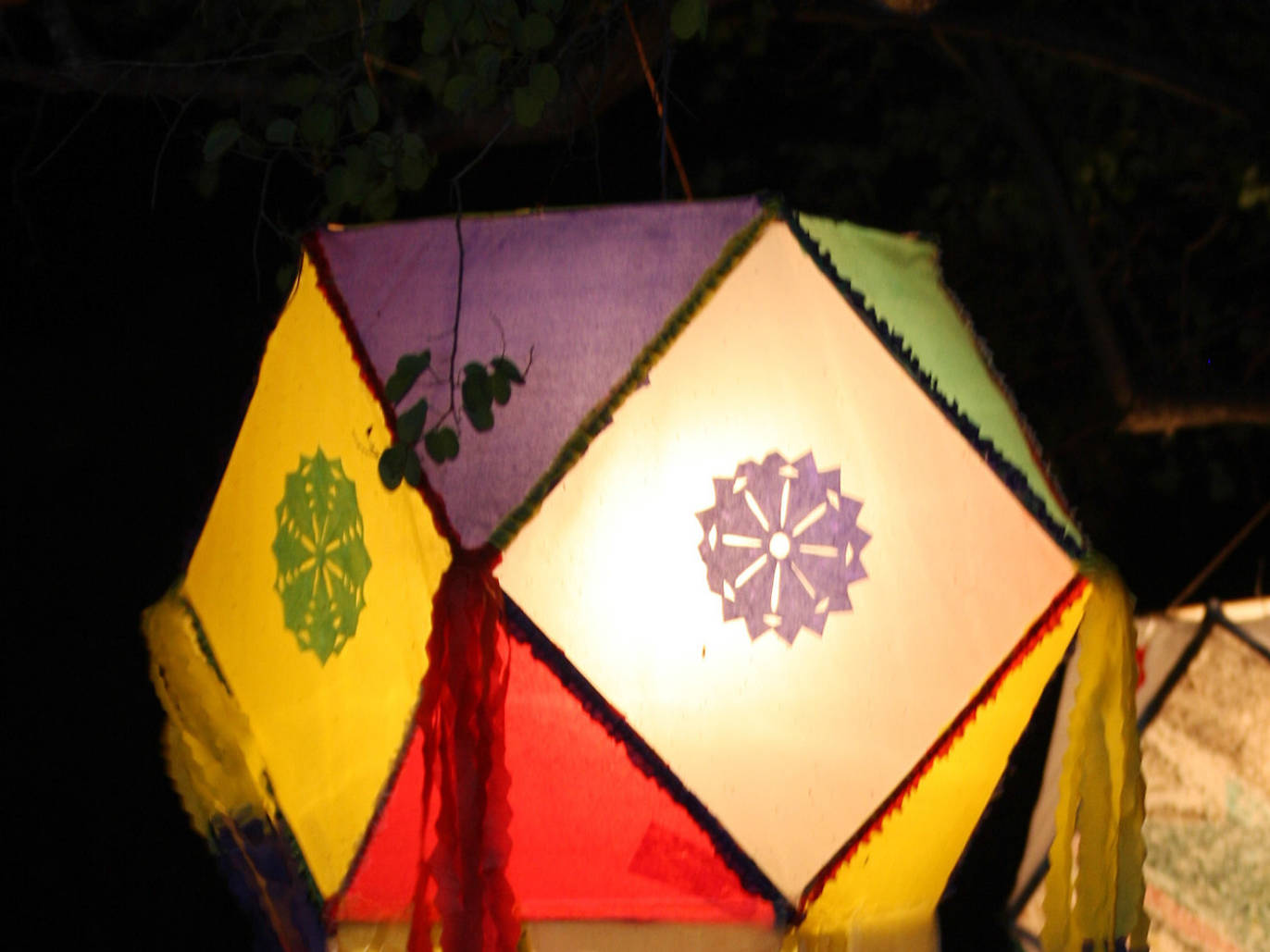 Make a Vesak lantern in six easy steps