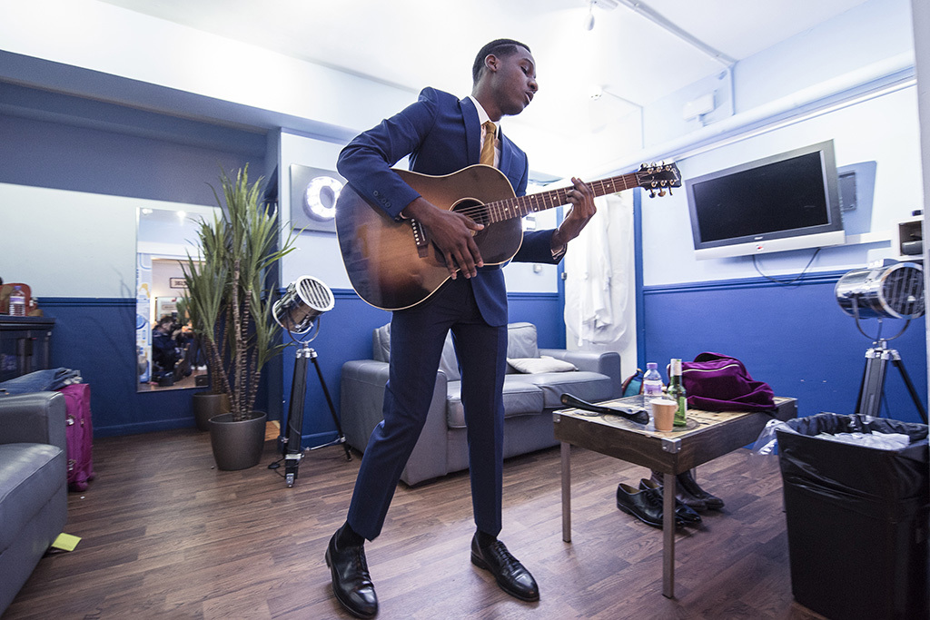 See live and behind-the-scenes photos of musician Leon Bridges