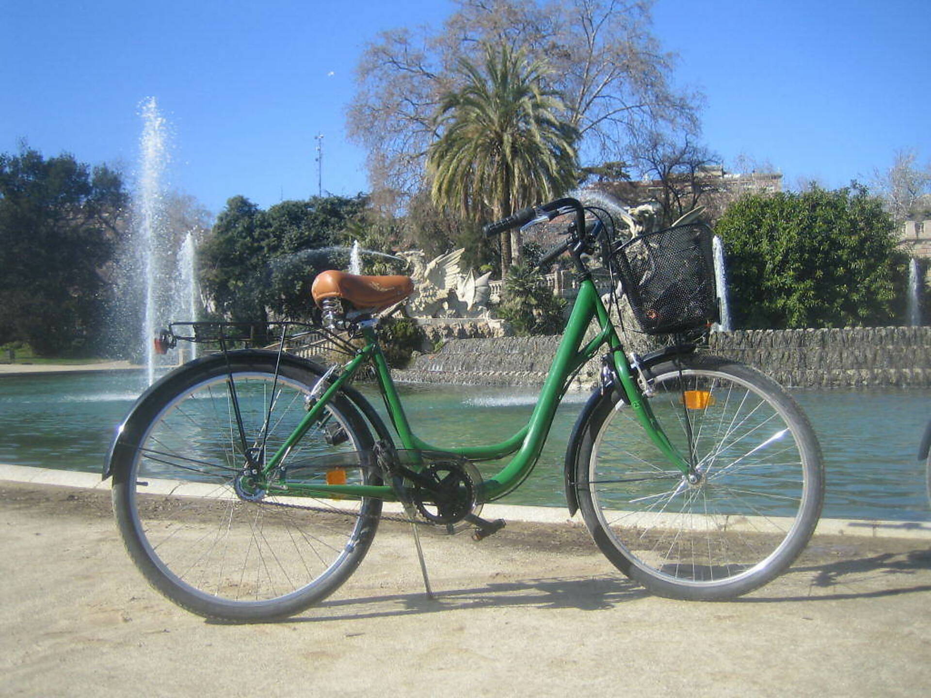 Barcelona by bicycle: Bike rental guide
