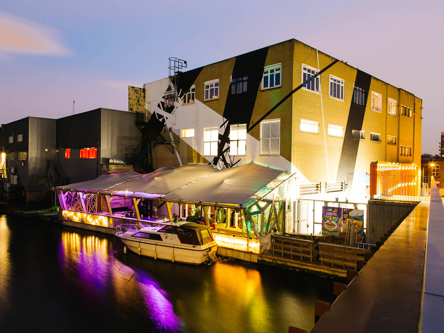 12 Best Outdoor Bars in London: Where To Drink Outside