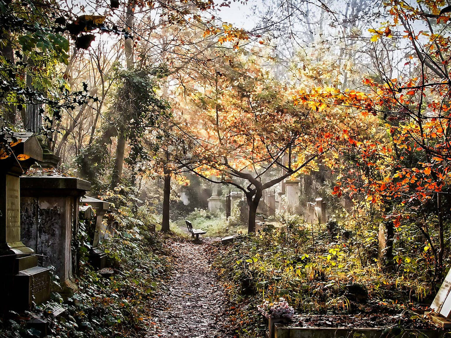 London's Magnificent Cemeteries | 10 Grand Graveyards You Should Visit