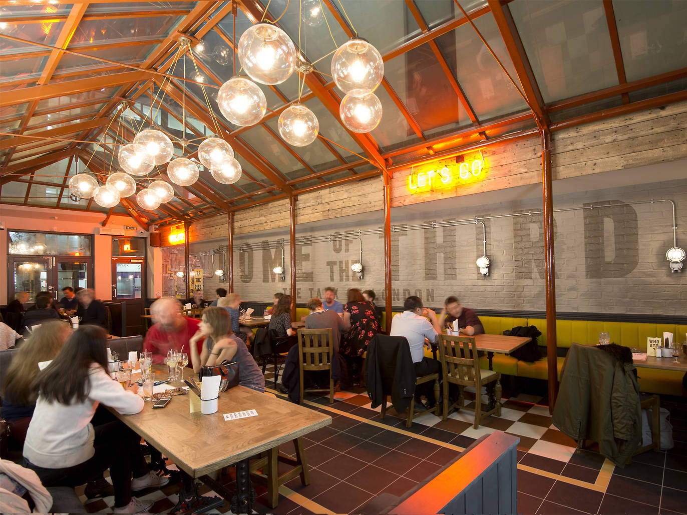 13 Best Hammersmith Pubs | Where To Drink Near The River