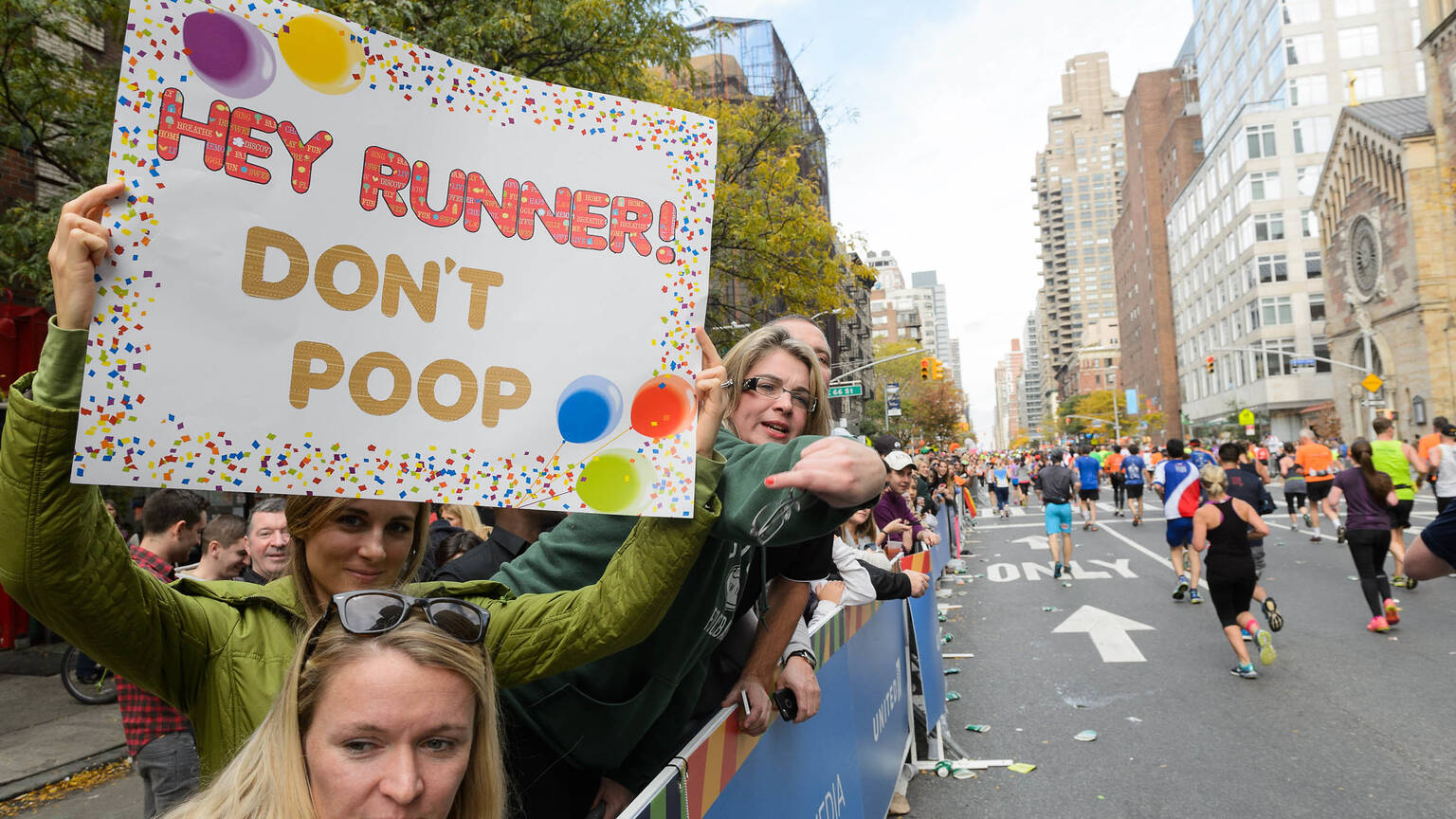 20 photos of the NYC Marathon's spectators and best signs