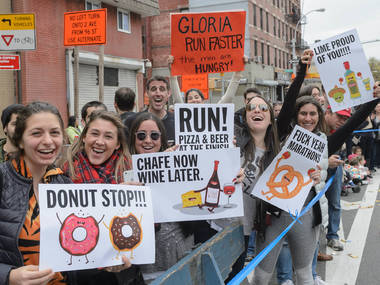 20 photos of the NYC Marathon's spectators and best signs