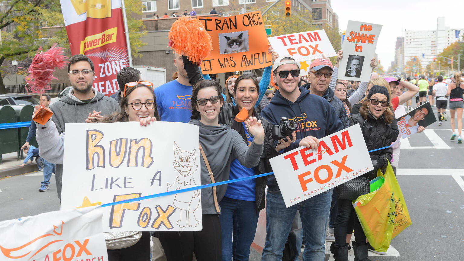 20 photos of the NYC Marathon's spectators and best signs
