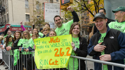 20 photos of the NYC Marathon's spectators and best signs