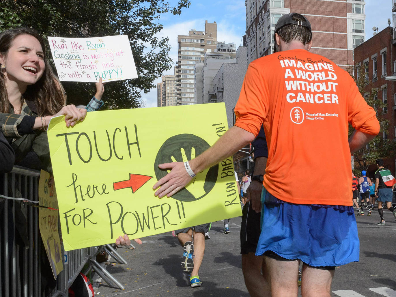 20 photos of the NYC Marathon's spectators and best signs