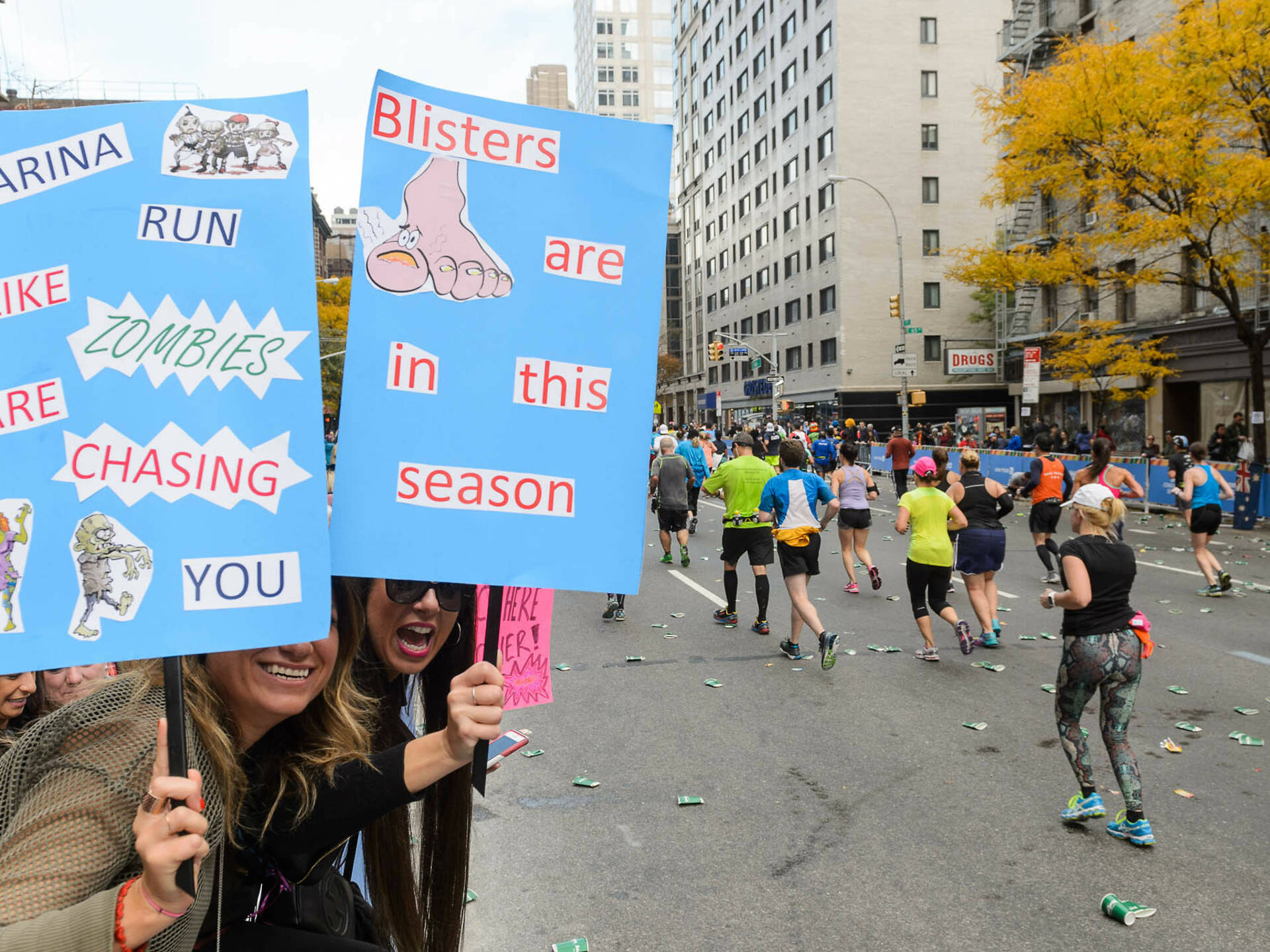 20 photos of the NYC Marathon's spectators and best signs