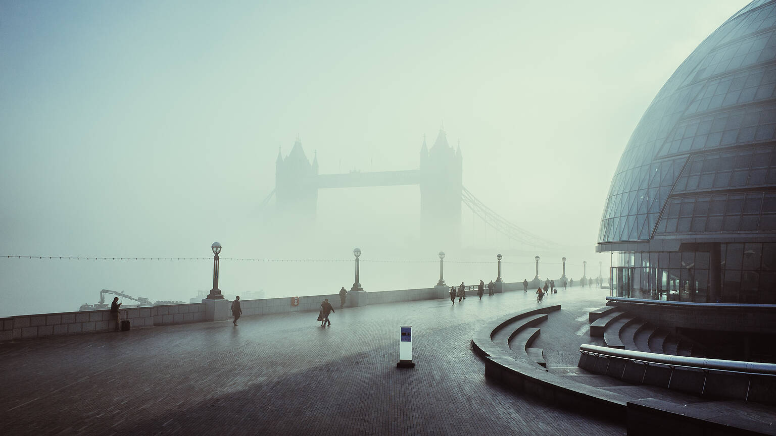 27 amazing photos of foggy London