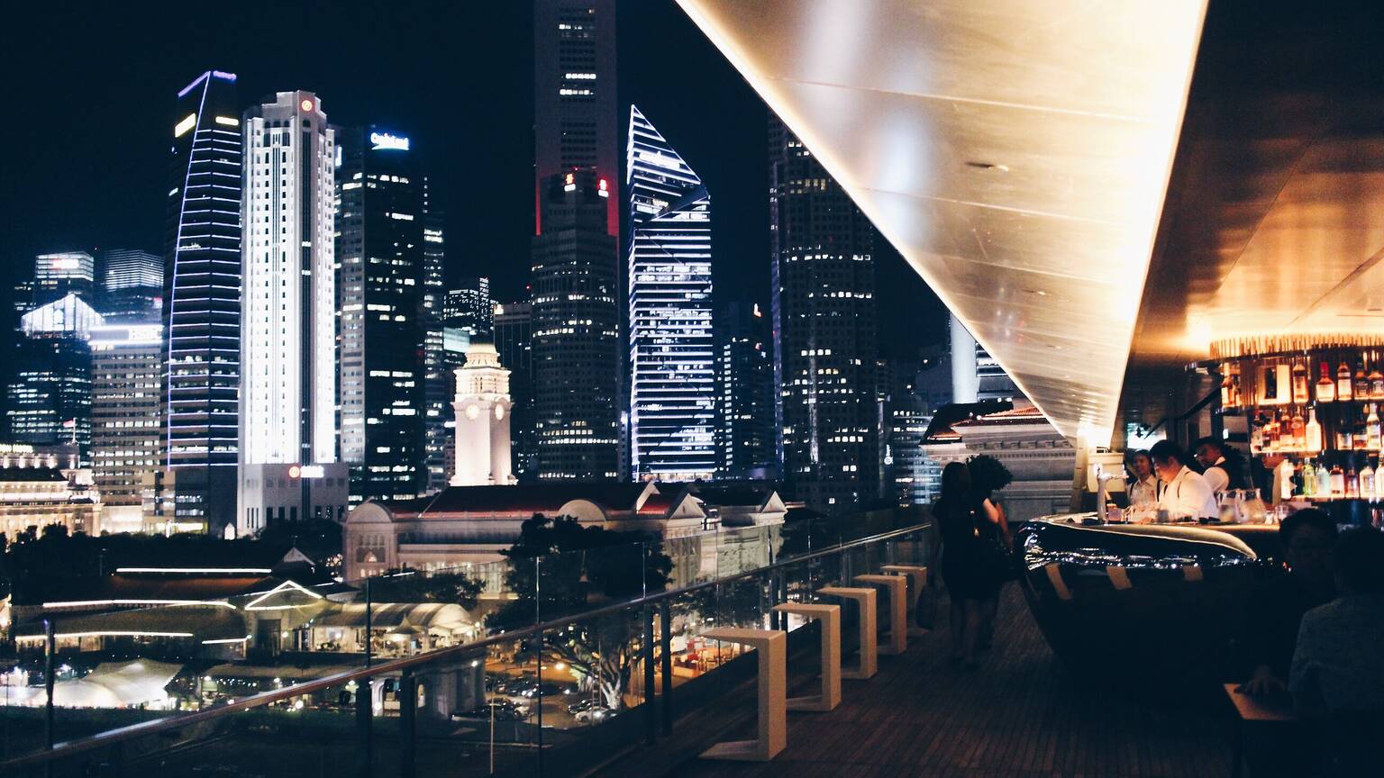 22 Best Rooftop Bars in the World For Drinks With Stunning Views