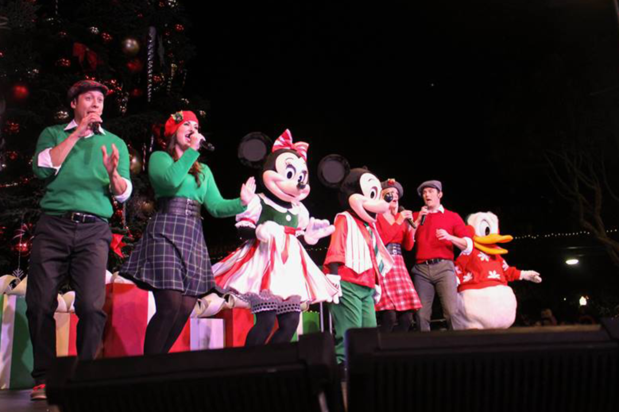 PIER 39 Tree Lighting | Kids in San Francisco