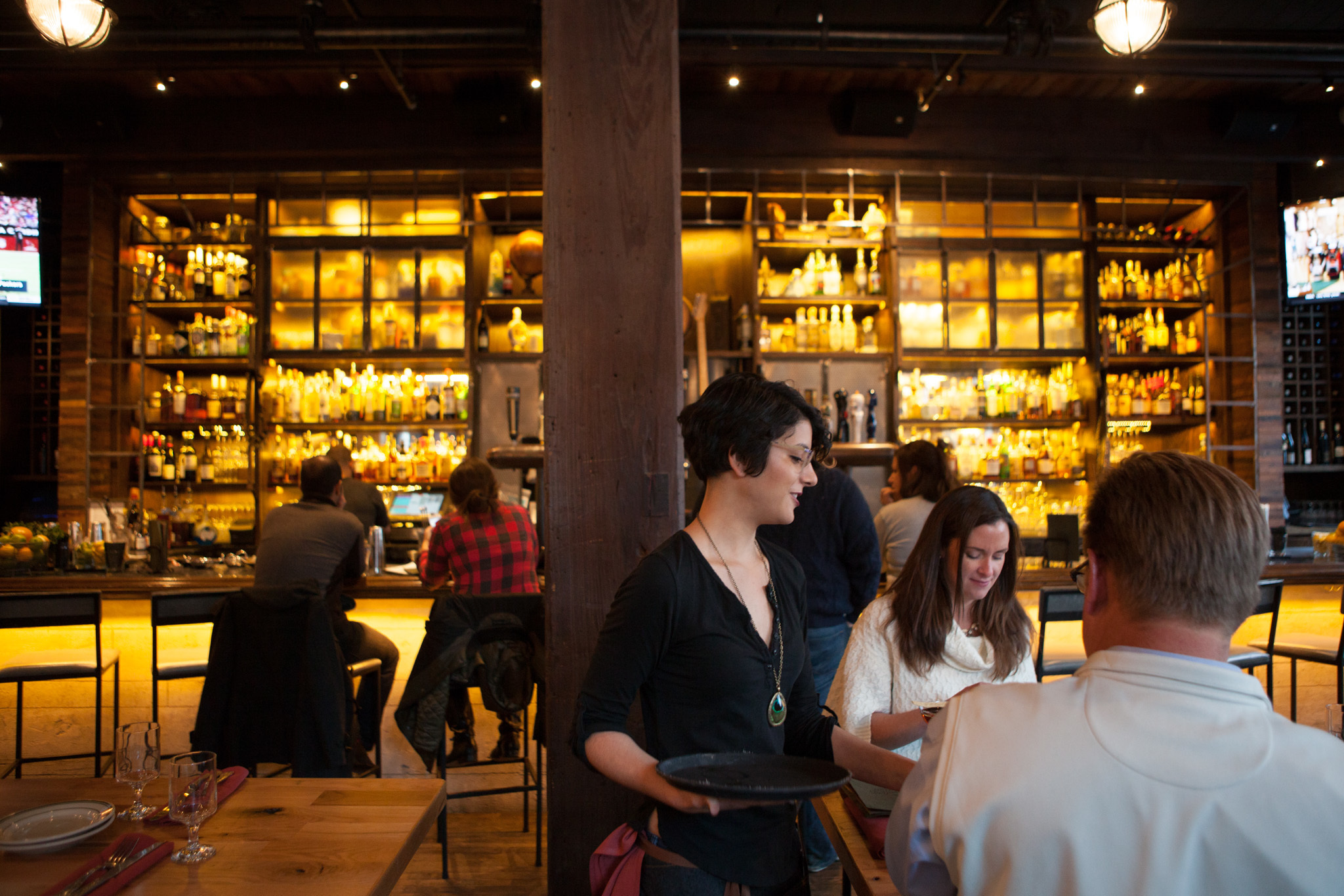 These tweets sum up what it's like to be a bartender in Chicago