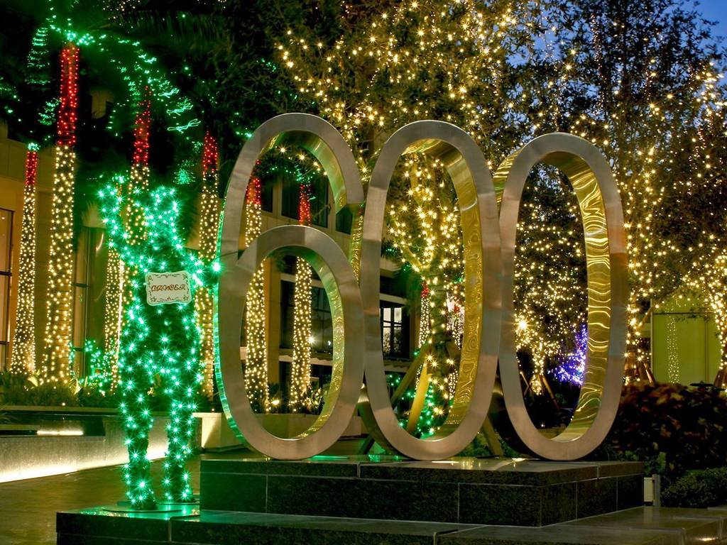 Where to see the most spectacular Christmas lights in Miami