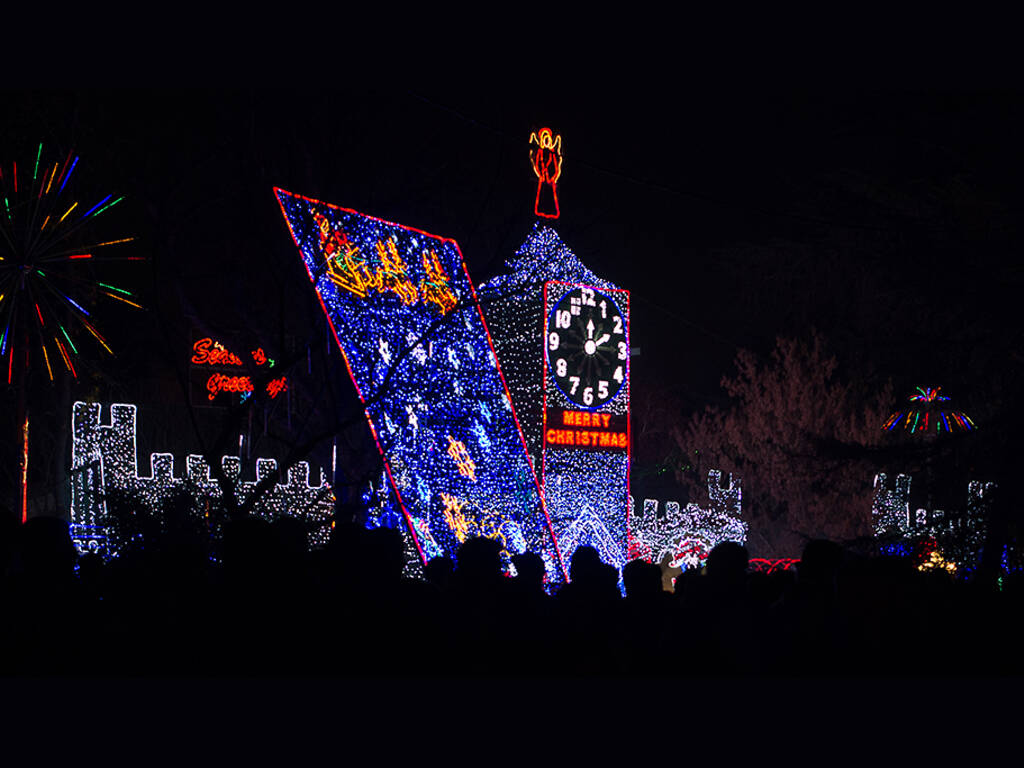 Photos of Christmas lights in America, from NYC to Los Angeles