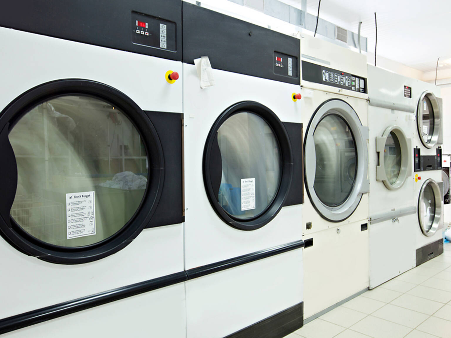 24-hour laundromat in NYC neighborhoods for late-night laundry