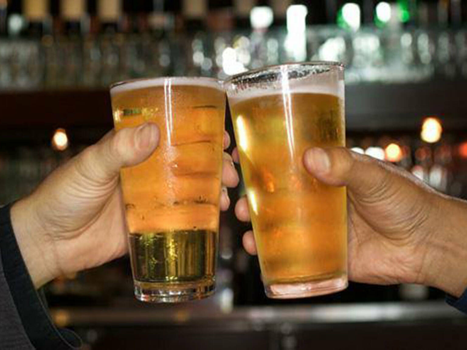 Best Manhattan Beach bars for drinking by the ocean