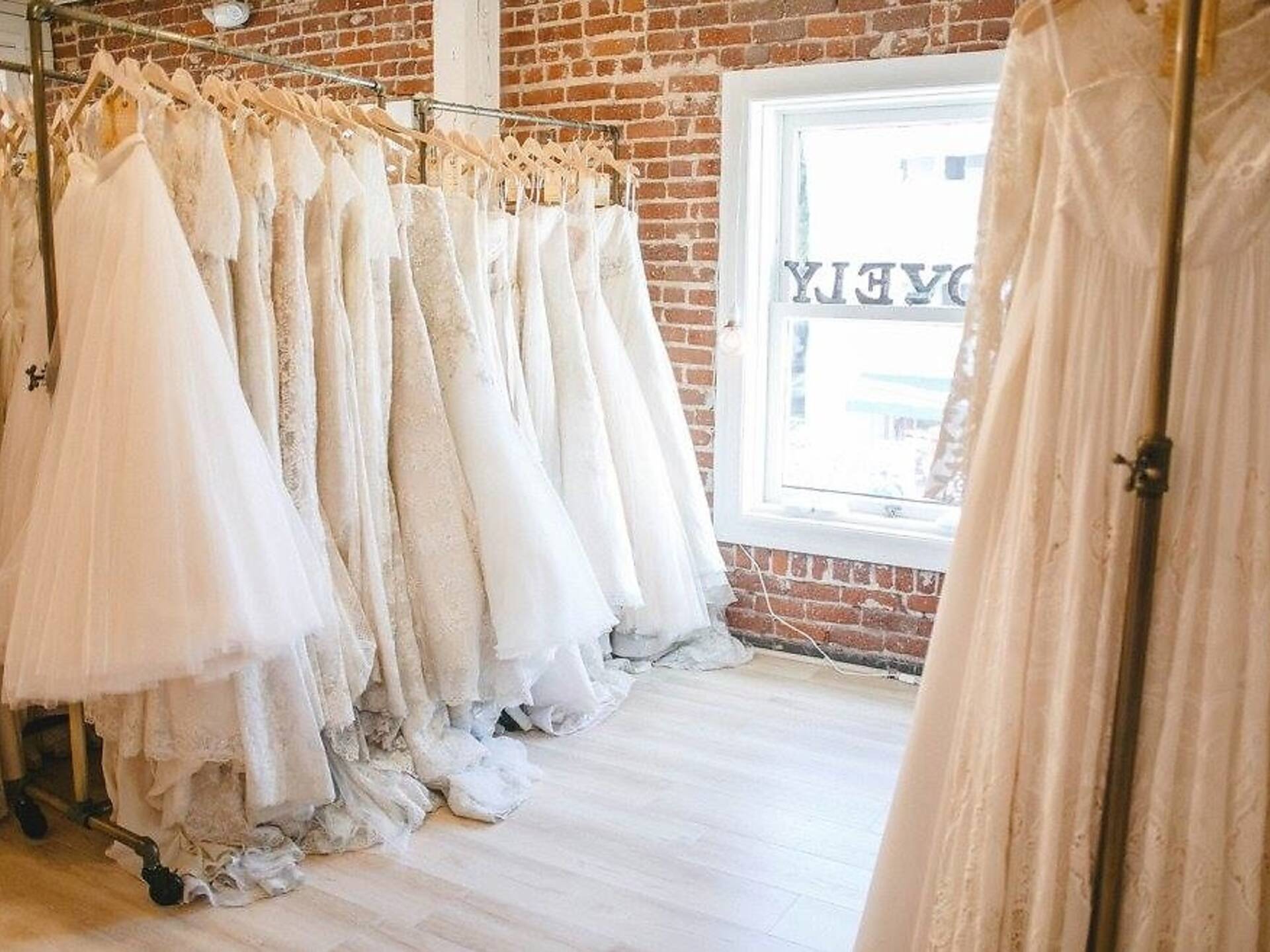 LA bridal shops with the best selection of wedding dresses