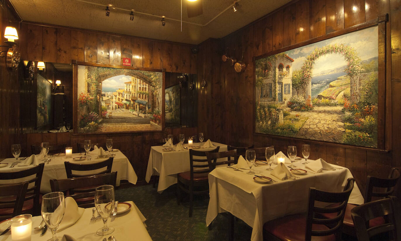 11 Best Restaurant Row NYC Eateries to Visit Before Broadway
