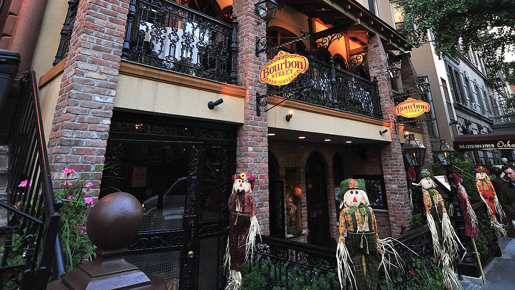 14 Best Restaurant Row NYC Eateries to Visit Before Broadway