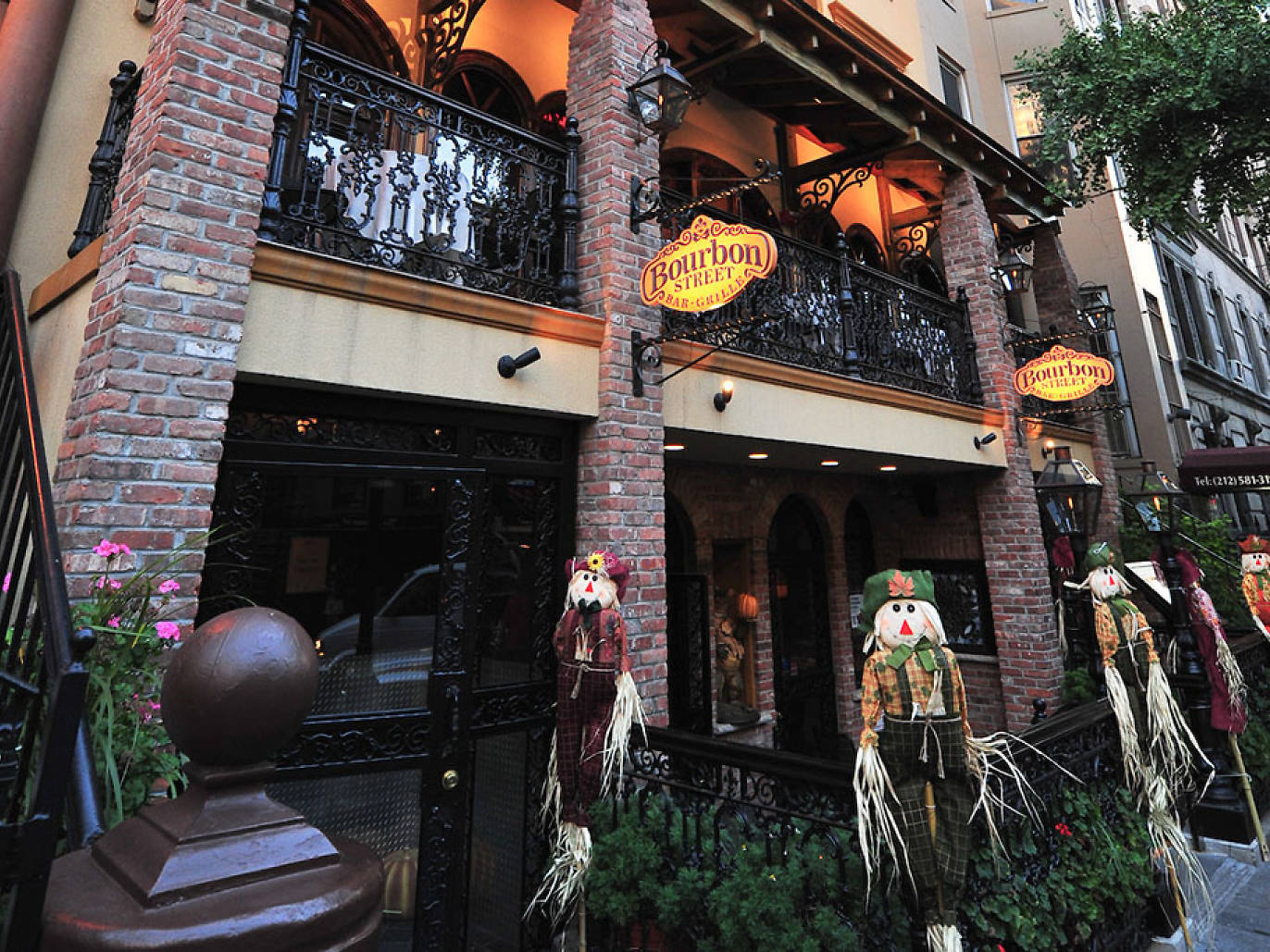 14 Best Restaurant Row NYC Eateries to Visit Before Broadway