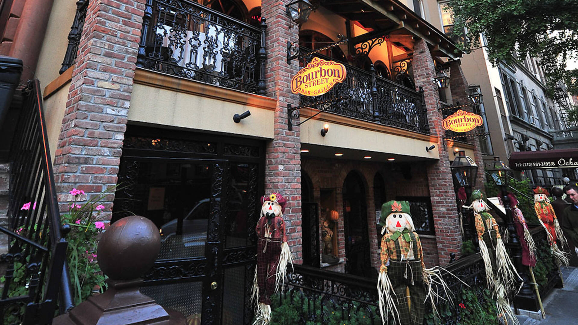 14 Best Restaurant Row NYC Eateries to Visit Before Broadway