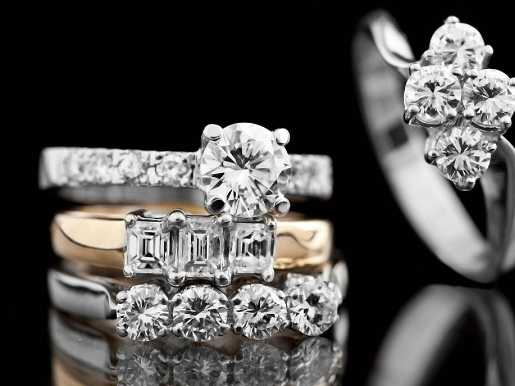 Find a pawn shop in NYC for cheap and stylish jewelry