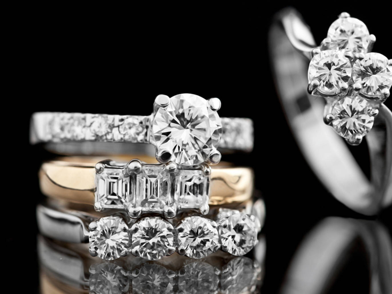 Find a pawn shop in NYC for cheap and stylish jewelry