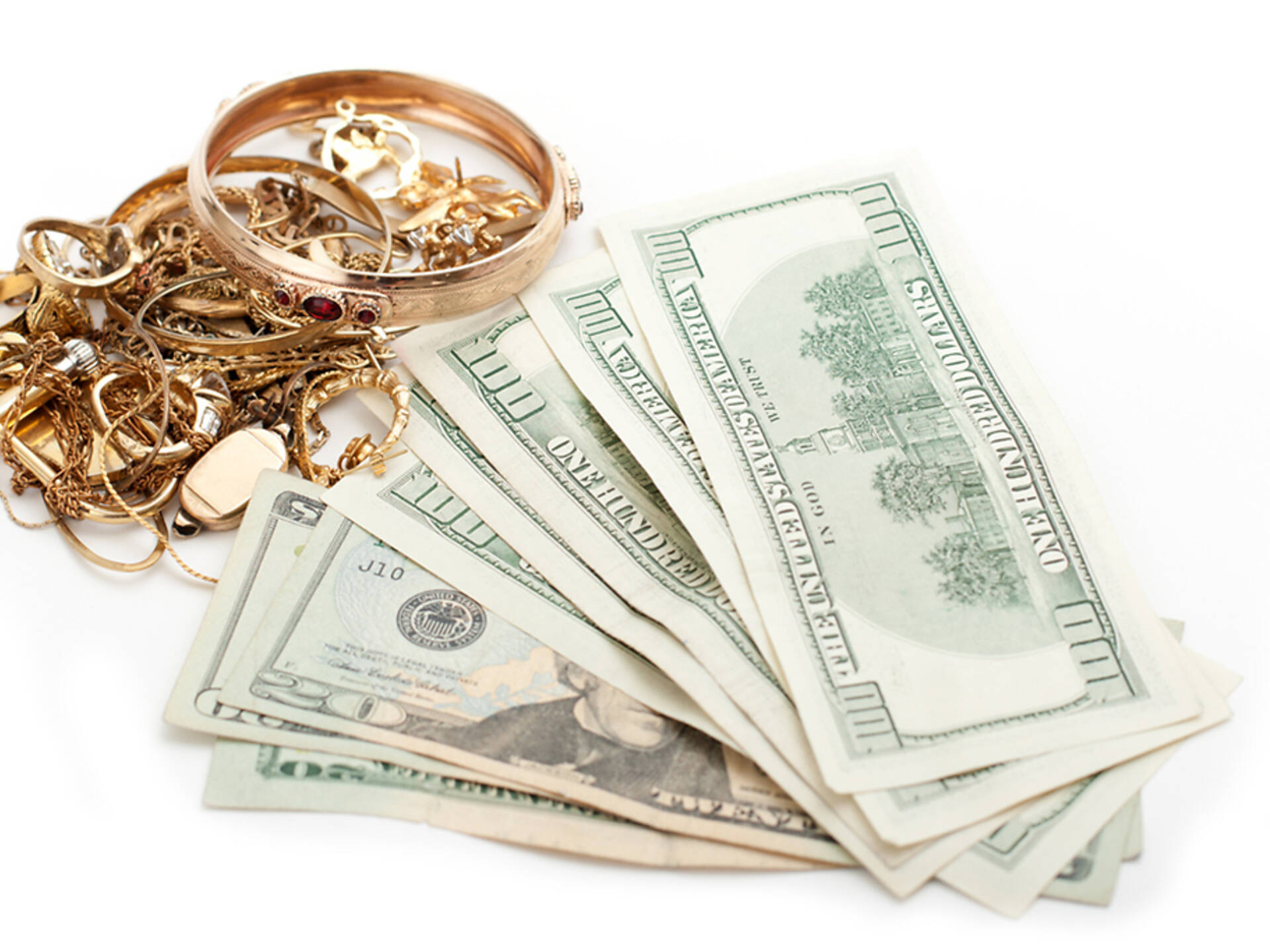 Find a pawn shop in NYC for cheap and stylish jewelry