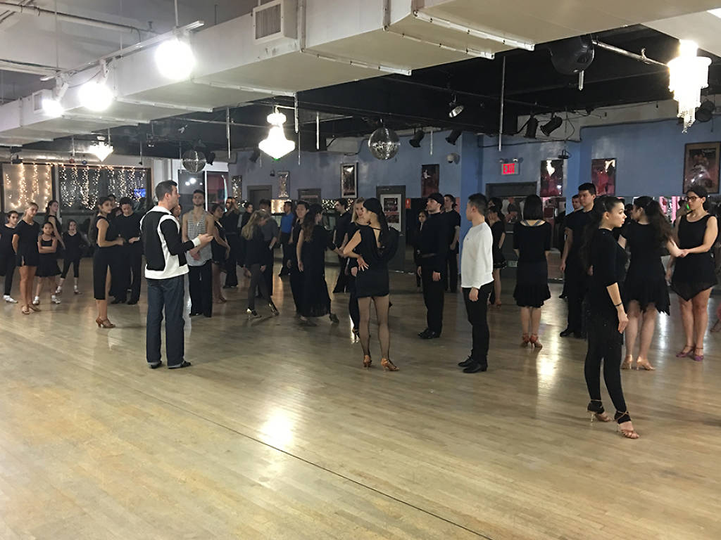 Salsa dancing classes for adults in New York