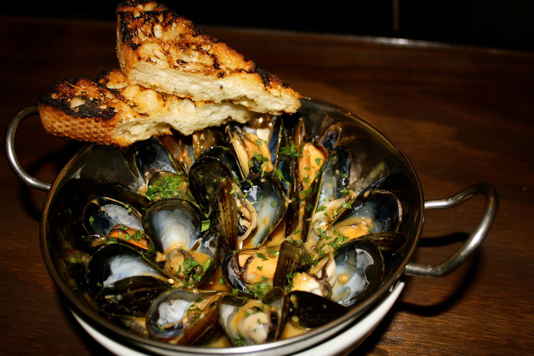 Commonwealth | Restaurants in Burbank, Los Angeles