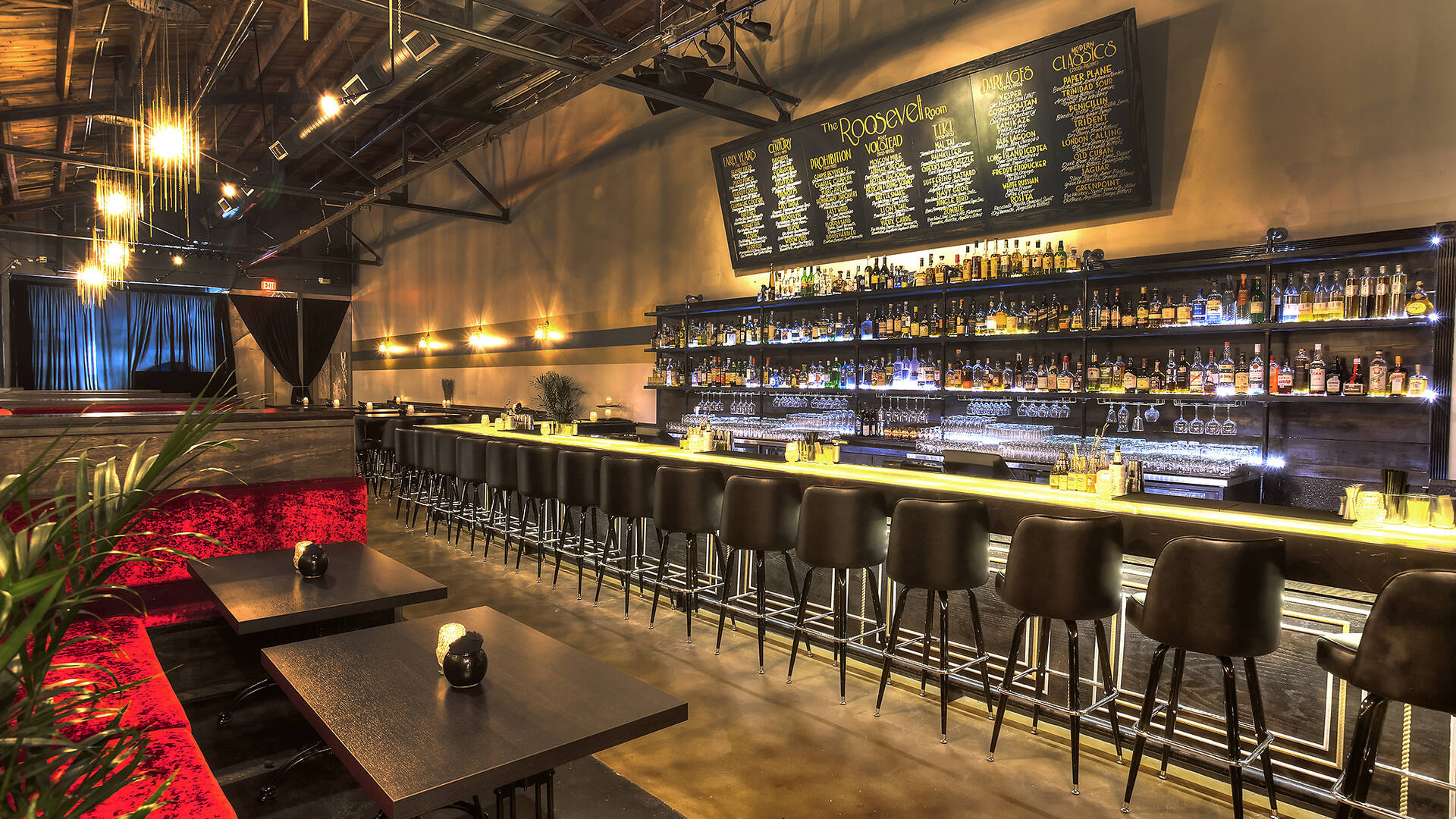 14 Best Bars in Downtown Austin for Delightful Drinks and More