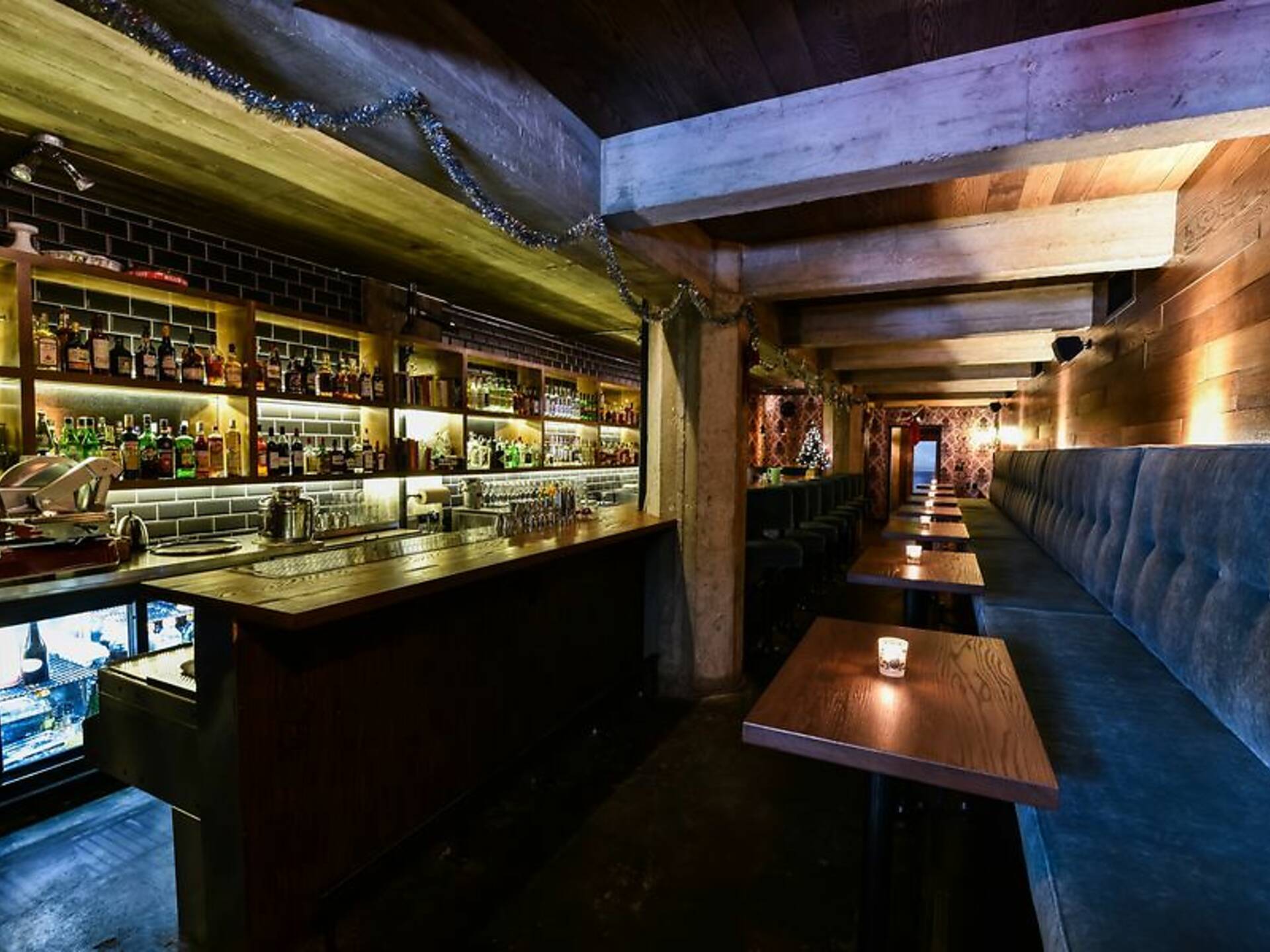 14 Best Bars in Downtown Austin for Delightful Drinks and More