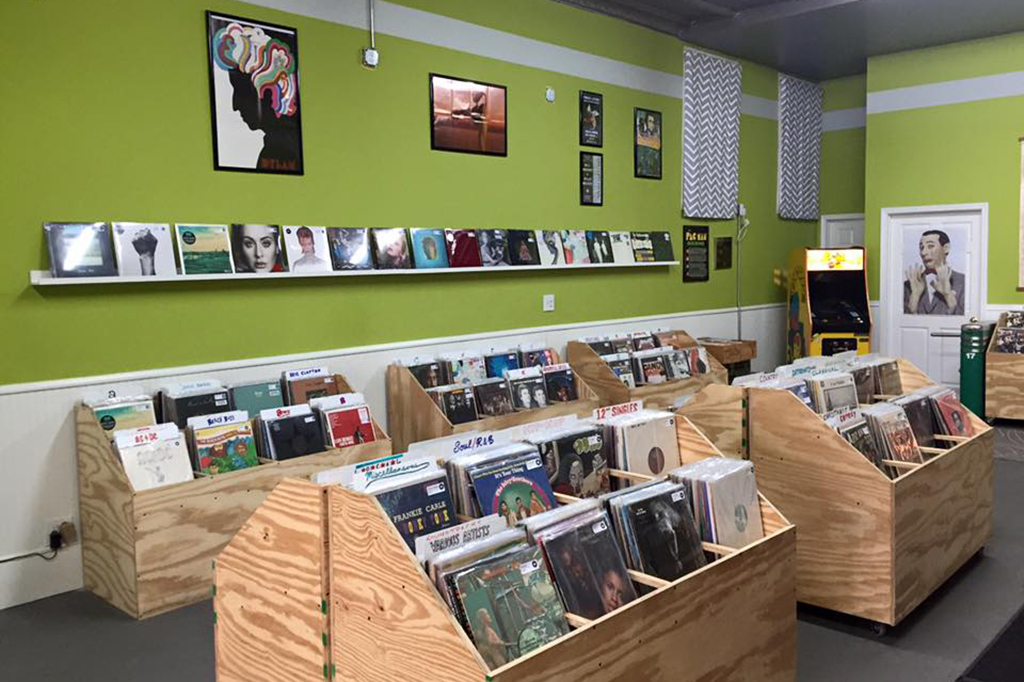 Pinwheel Records | Shopping in Lower West Side, Chicago