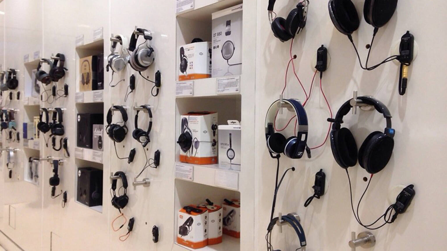 Electronic stores in New York for all the latest tech gadgets