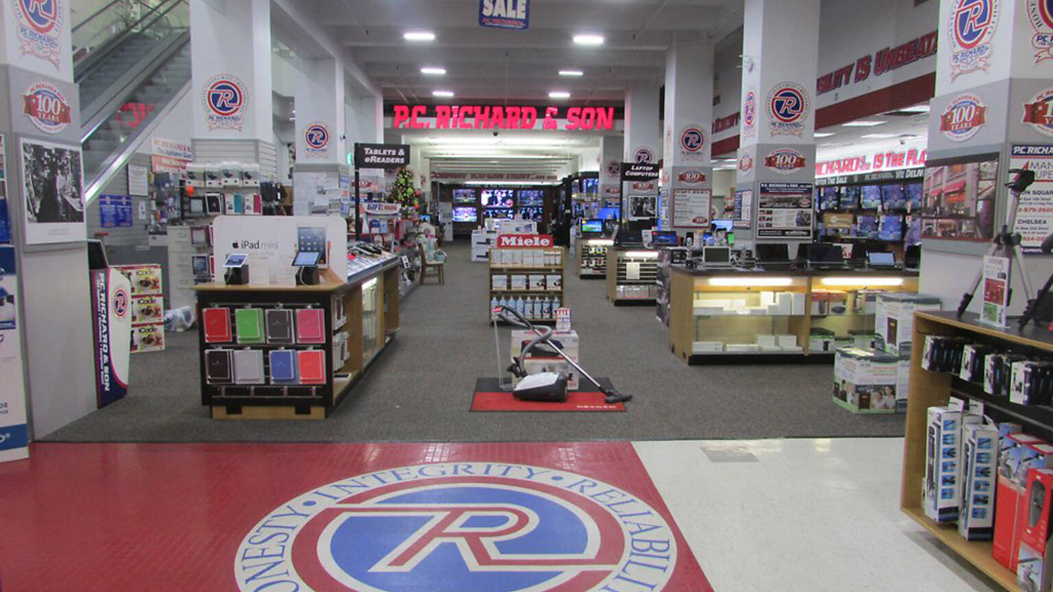 Electronic stores in New York for all the latest tech gadgets