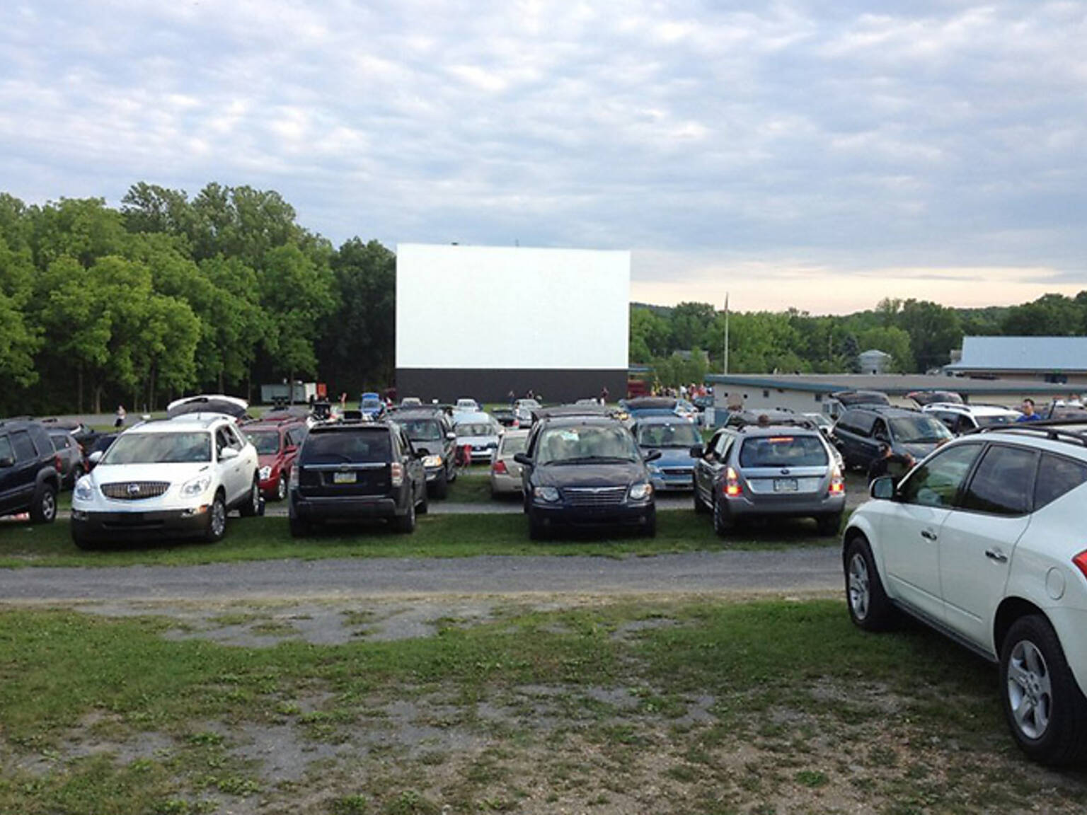 Find a drive-in theater near NYC for outdoor movie screenings