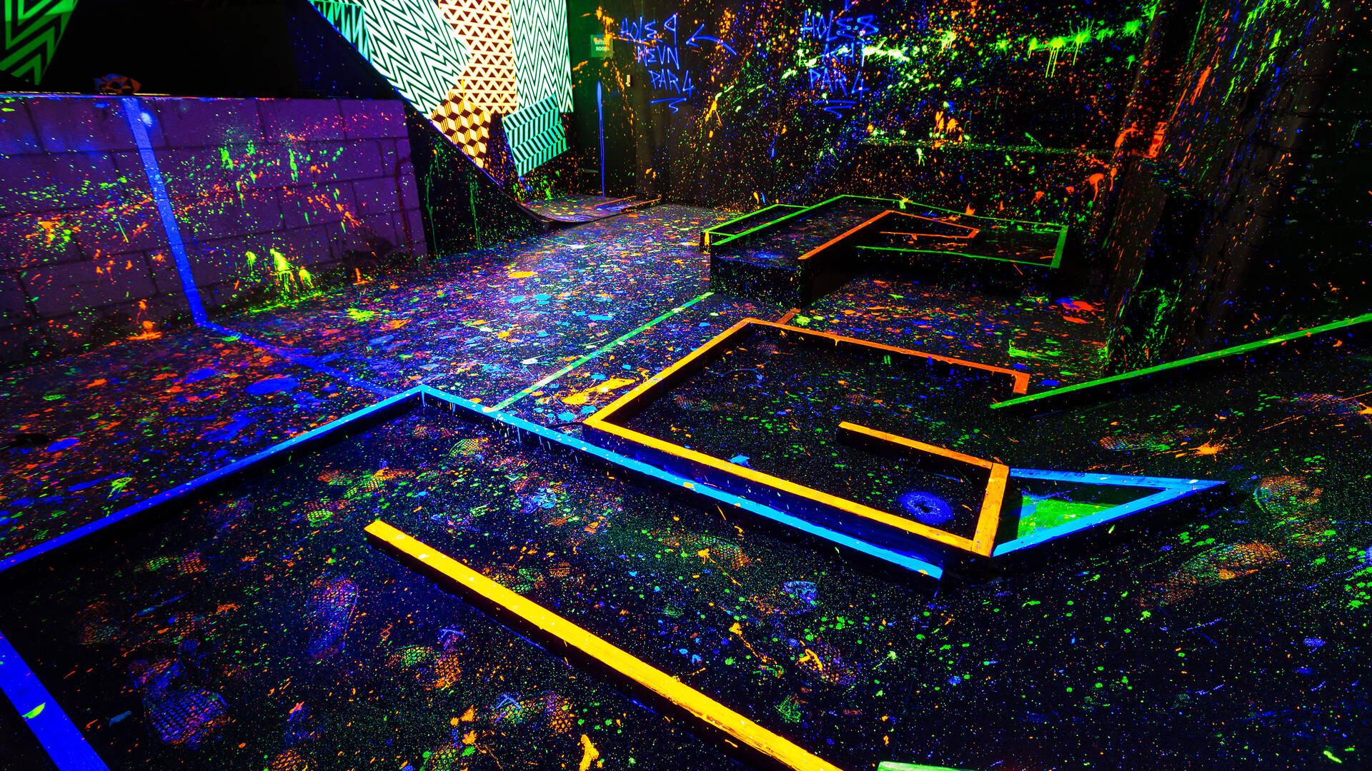 Crazy Golf in London | 12 Best Mini and Crazy Golf Courses in London