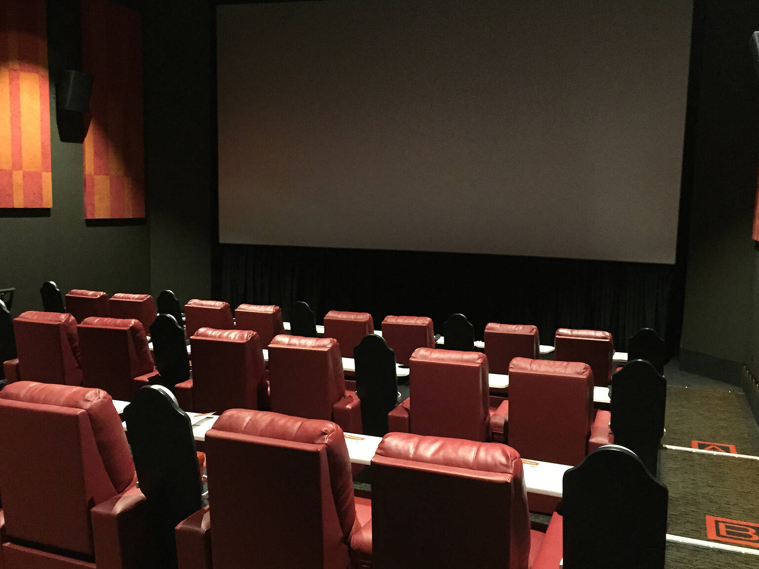 9 Best Dine-in Movie Theatres in Chicago