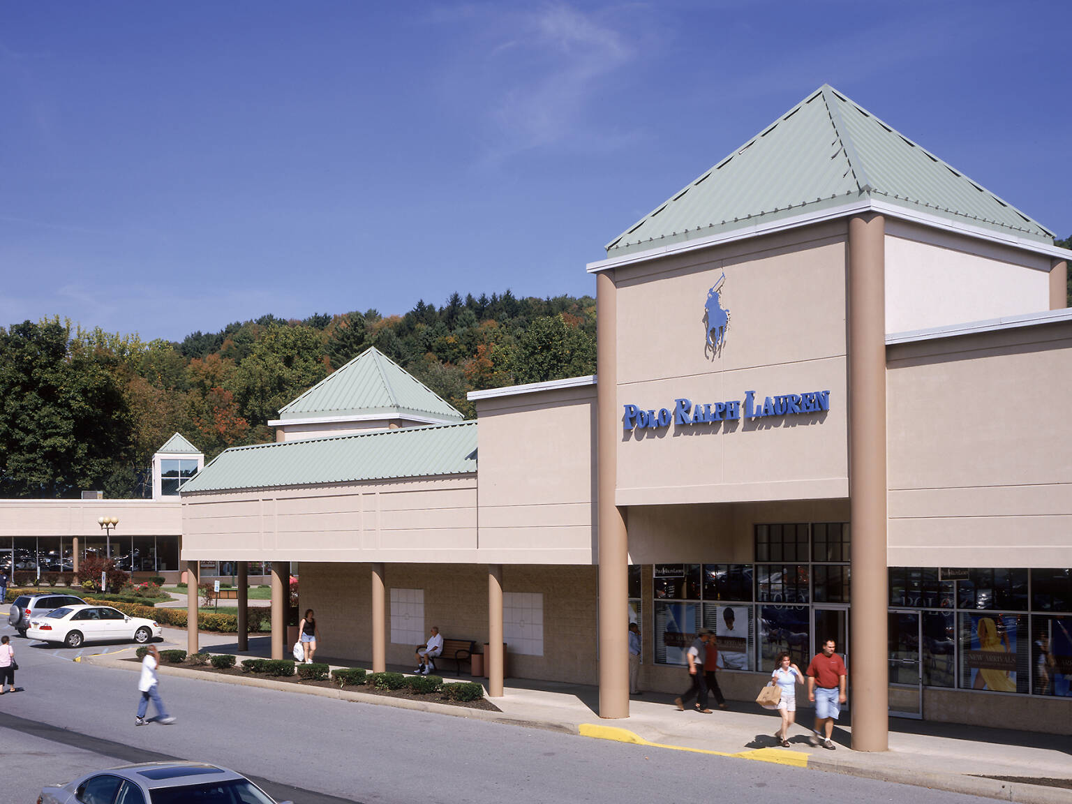 13 Outlets Near New York for All-Day Shopping