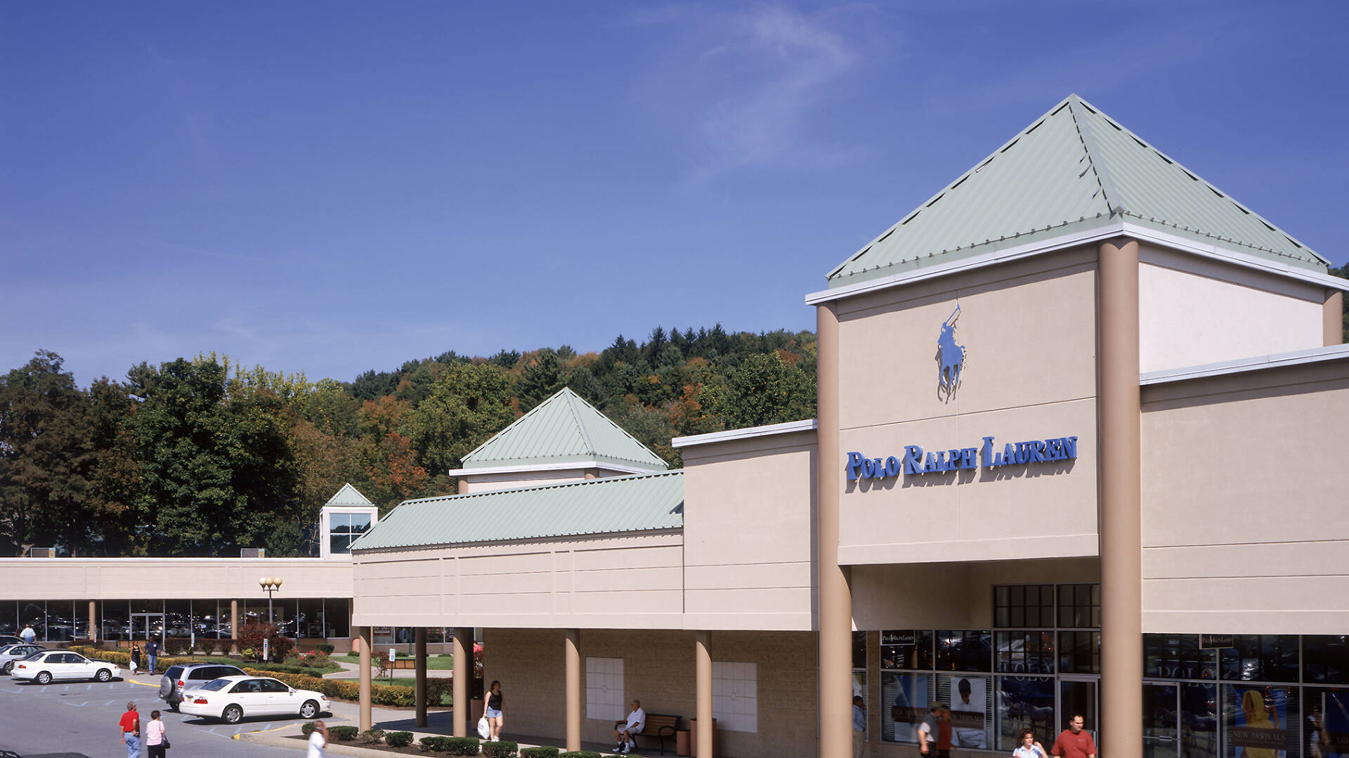 13 Outlets Near New York for All-Day Shopping