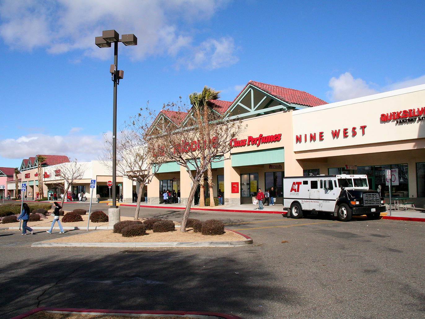 13 Outlets Near New York for All-Day Shopping