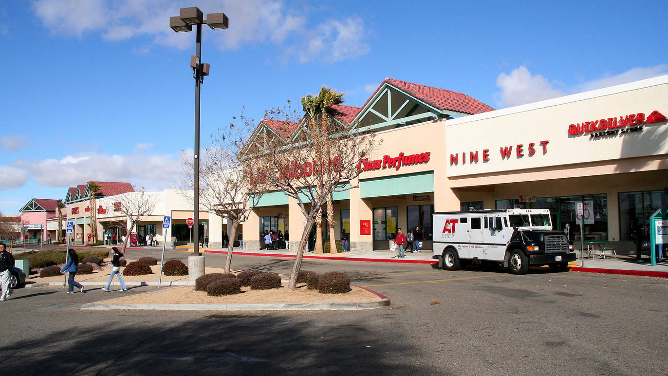 13 Outlets Near New York for All-Day Shopping